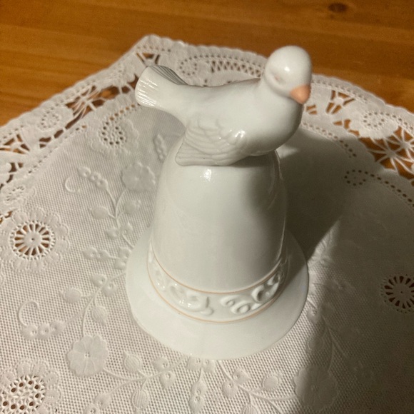 Avon | Accents | Vintage Avon White Ceramic Bird Bell | Poshmark